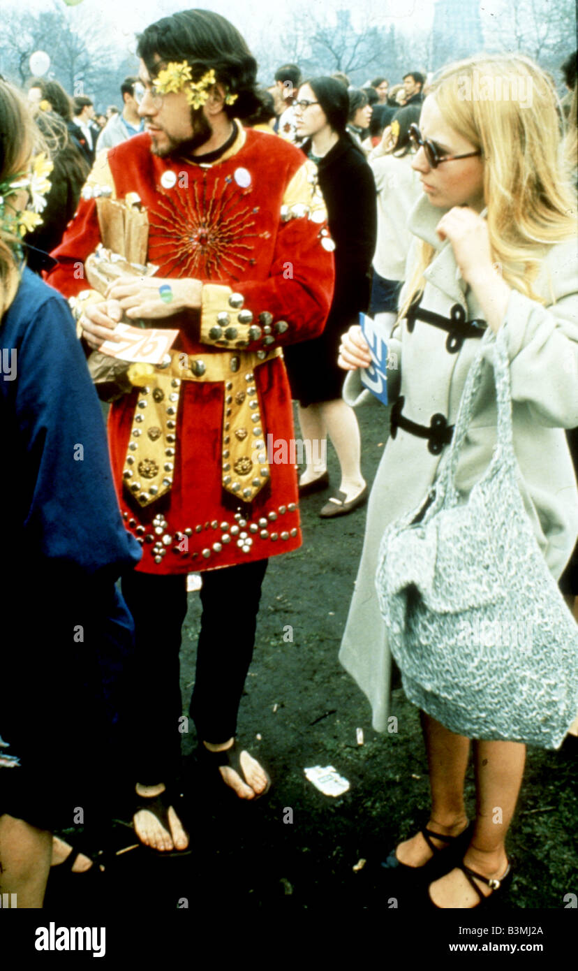 FLOWER POWER people in Central Park, New York in 1967 Stock Photo - Alamy