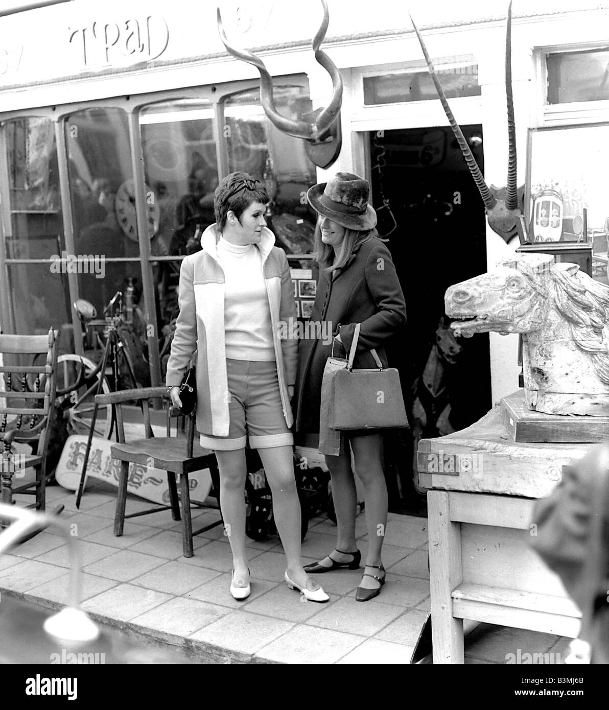 1960s boutique hi-res stock photography and images - Alamy