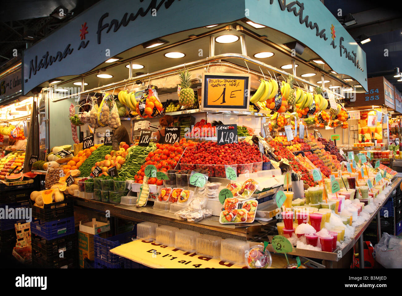 Fruit stall at the market Stock Photo - Alamy