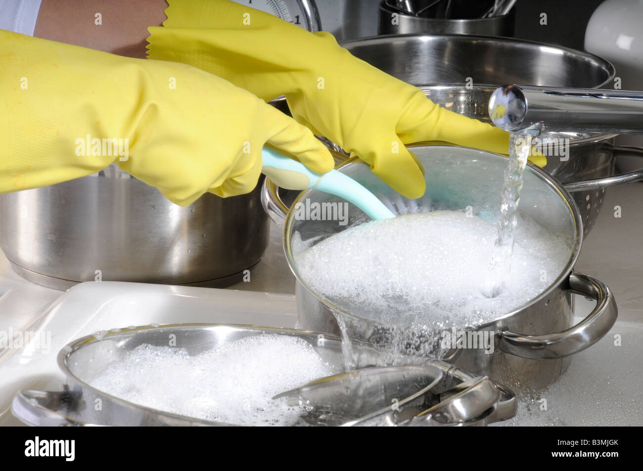 Person washing up pots hi-res stock photography and images - Alamy