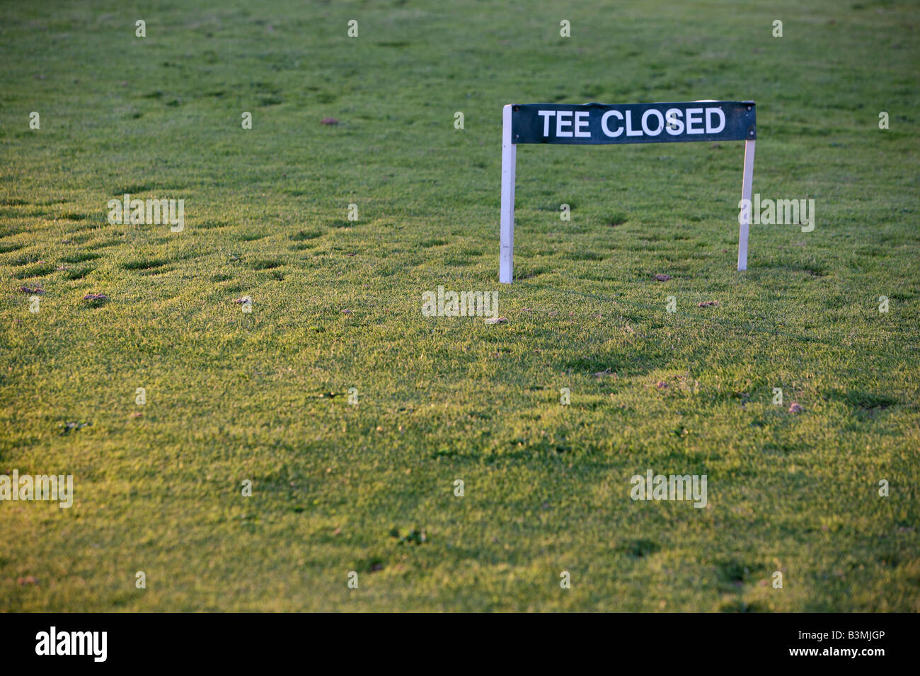 Golf course closed sign hi-res stock photography and images - Alamy