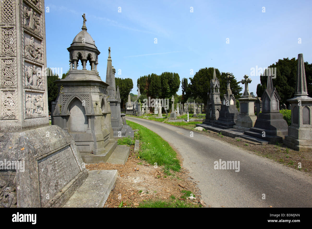 Glasnevin Graveyard Pathway Stock Photo - Alamy