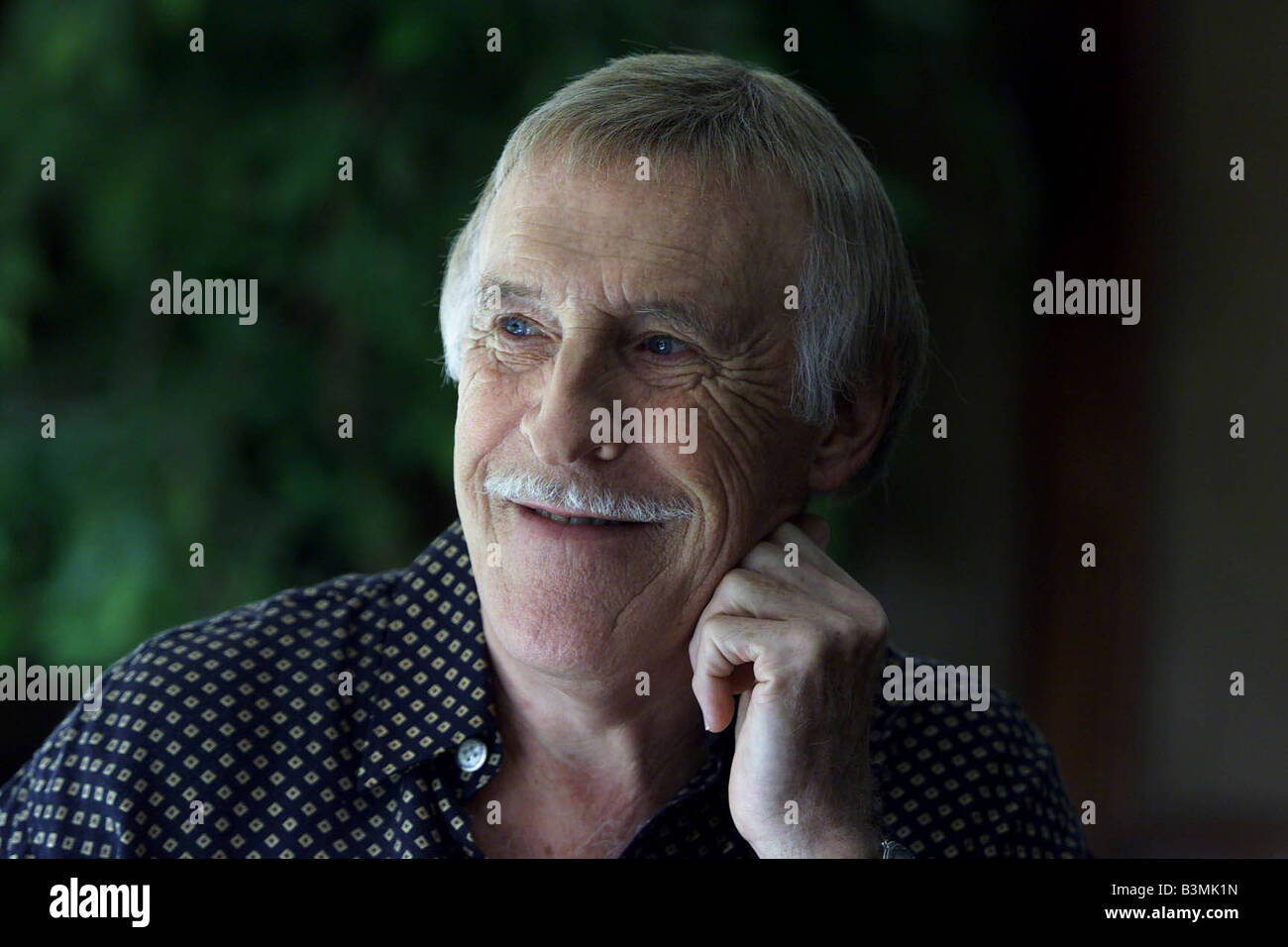 Bruce Forsyth TV Presenter October 2001 Mirrorpix Stock Photo - Alamy