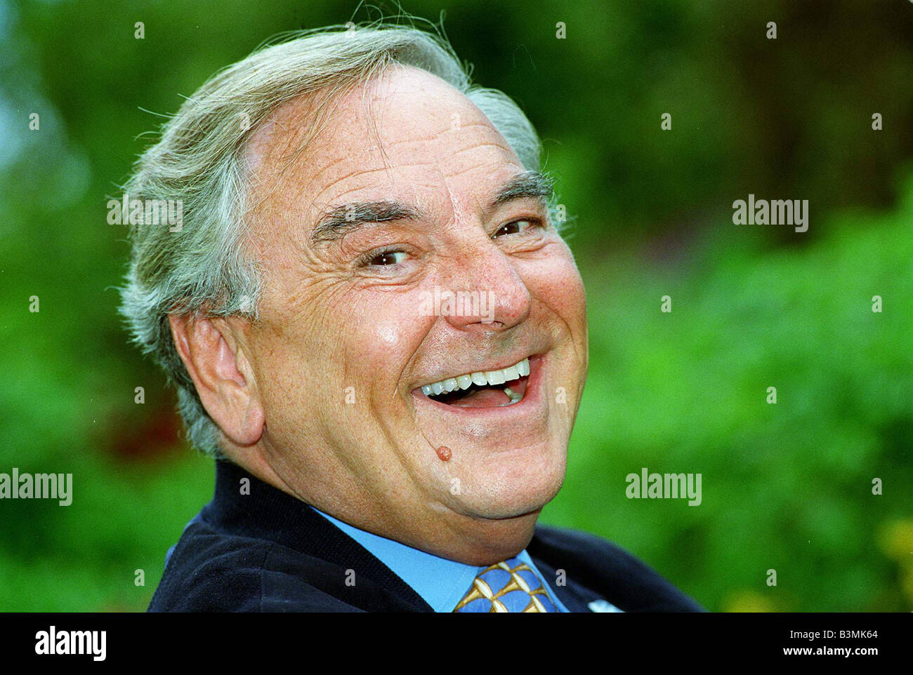 Bob Monkhouse Comedian TV Presenter May 1998 mirrorpix Stock Photo - Alamy