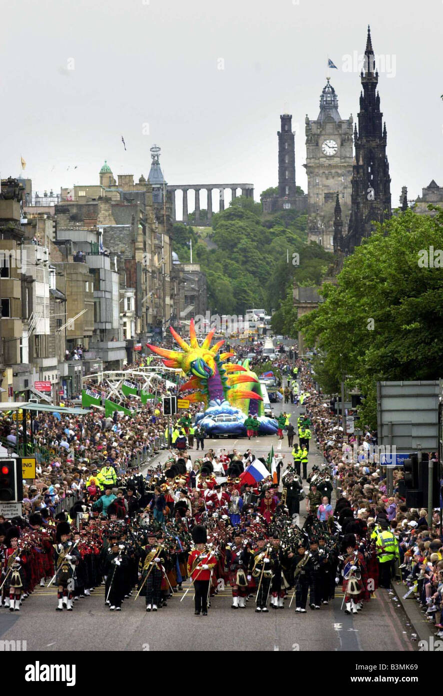 Edinburgh Festival Parade August 2001 The Parade goes along Princes ...
