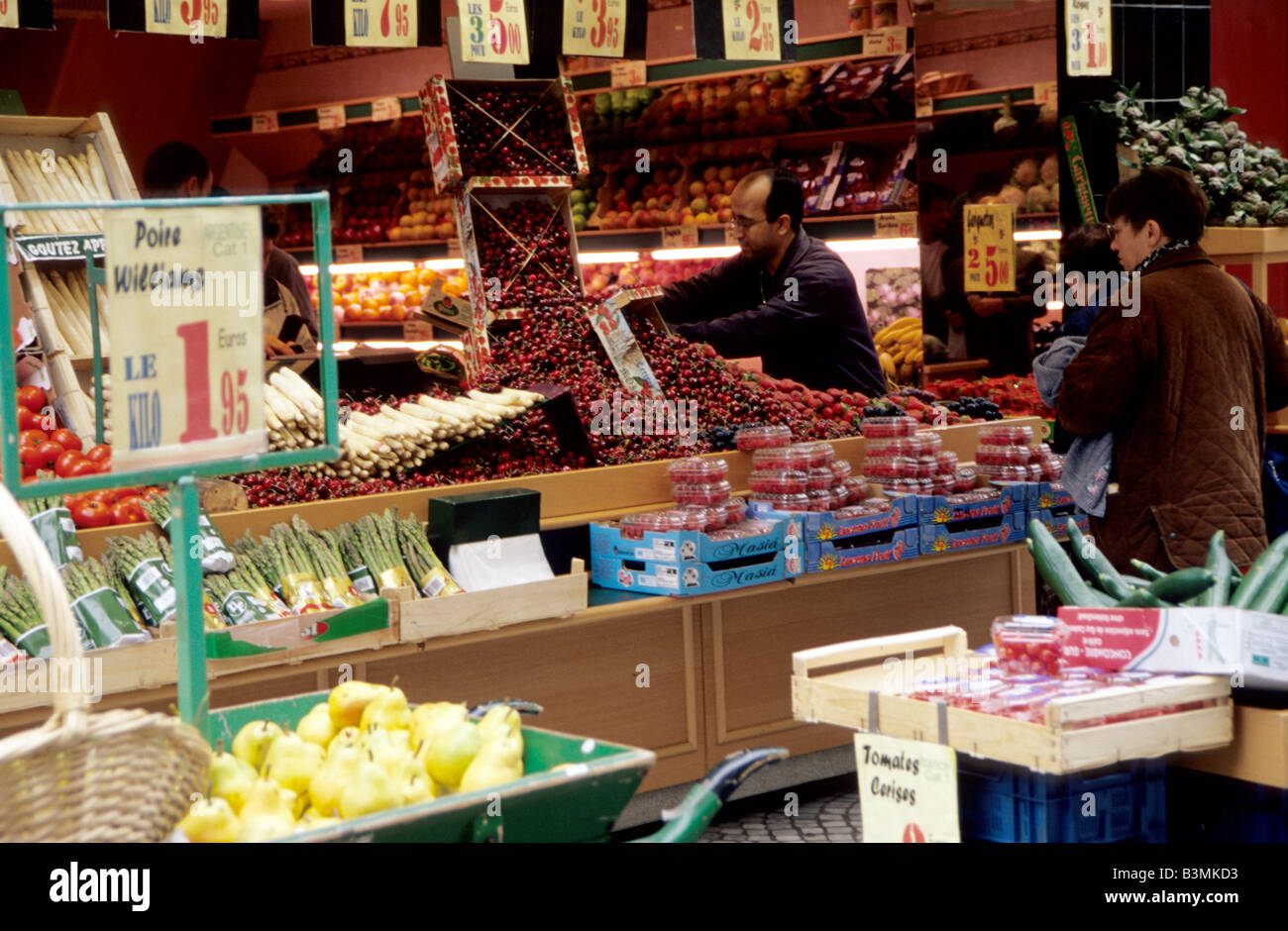 France Paris Fruit and Vegetable shop in Paris Stock Photo - Alamy