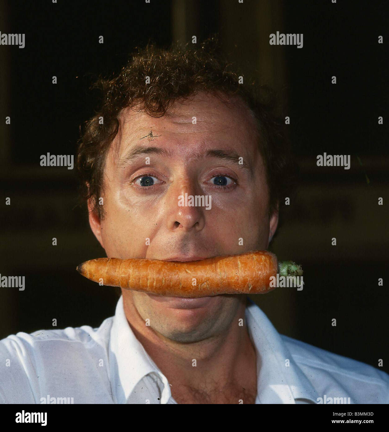 Jasper Carrott with raw carrot in his mouth September 1981 mirrorpix ...