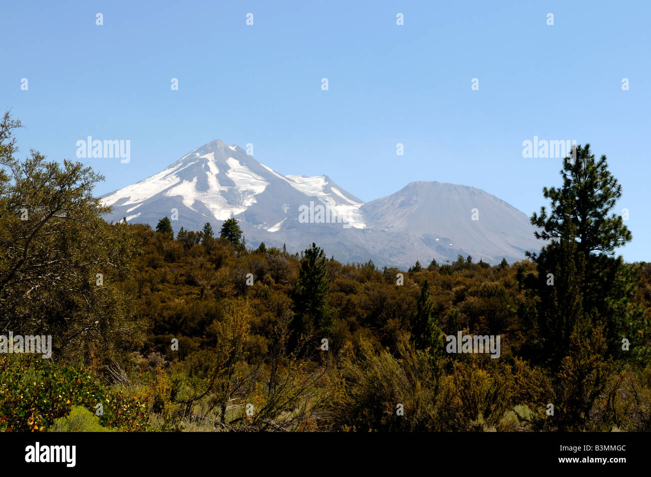 Twin peaks of cone volcano of the Mount Shasta, California, USA Stock ...