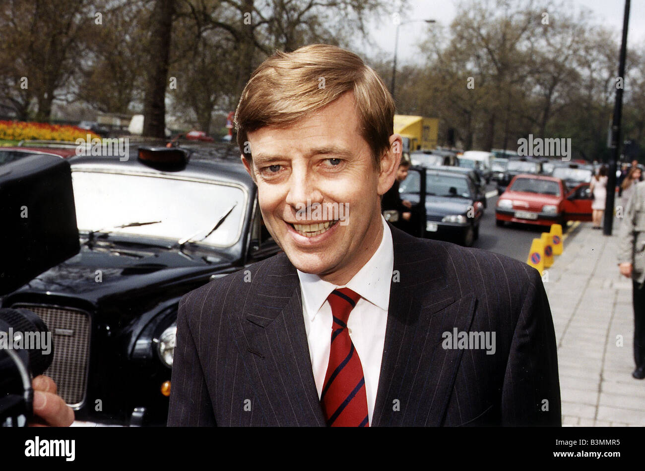 Henry Kelly Tv Presenter Stock Photo - Alamy