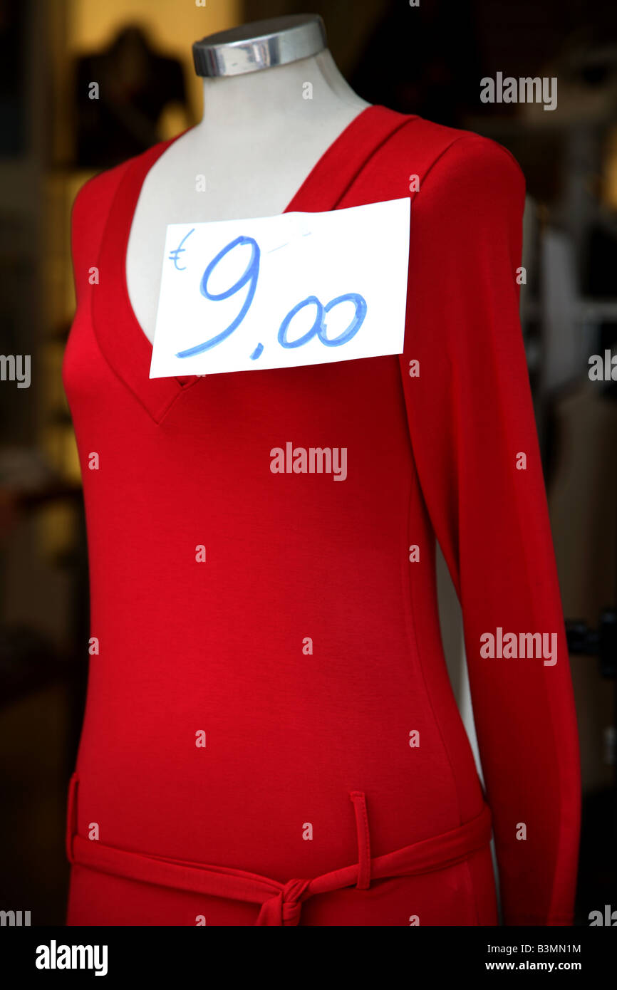 Fashion in milan hi-res stock photography and images - Alamy