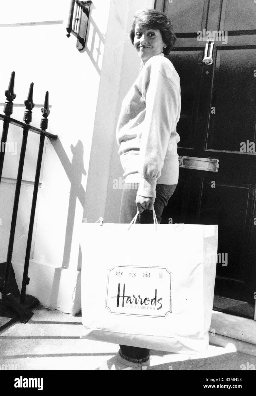 Anne Diamond TV Presenter Arriving Back At Her Regents Park Home After ...