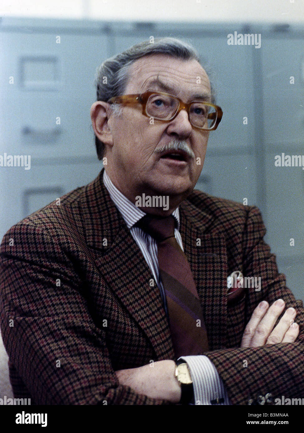 Tv presenter broadcaster hi-res stock photography and images - Alamy