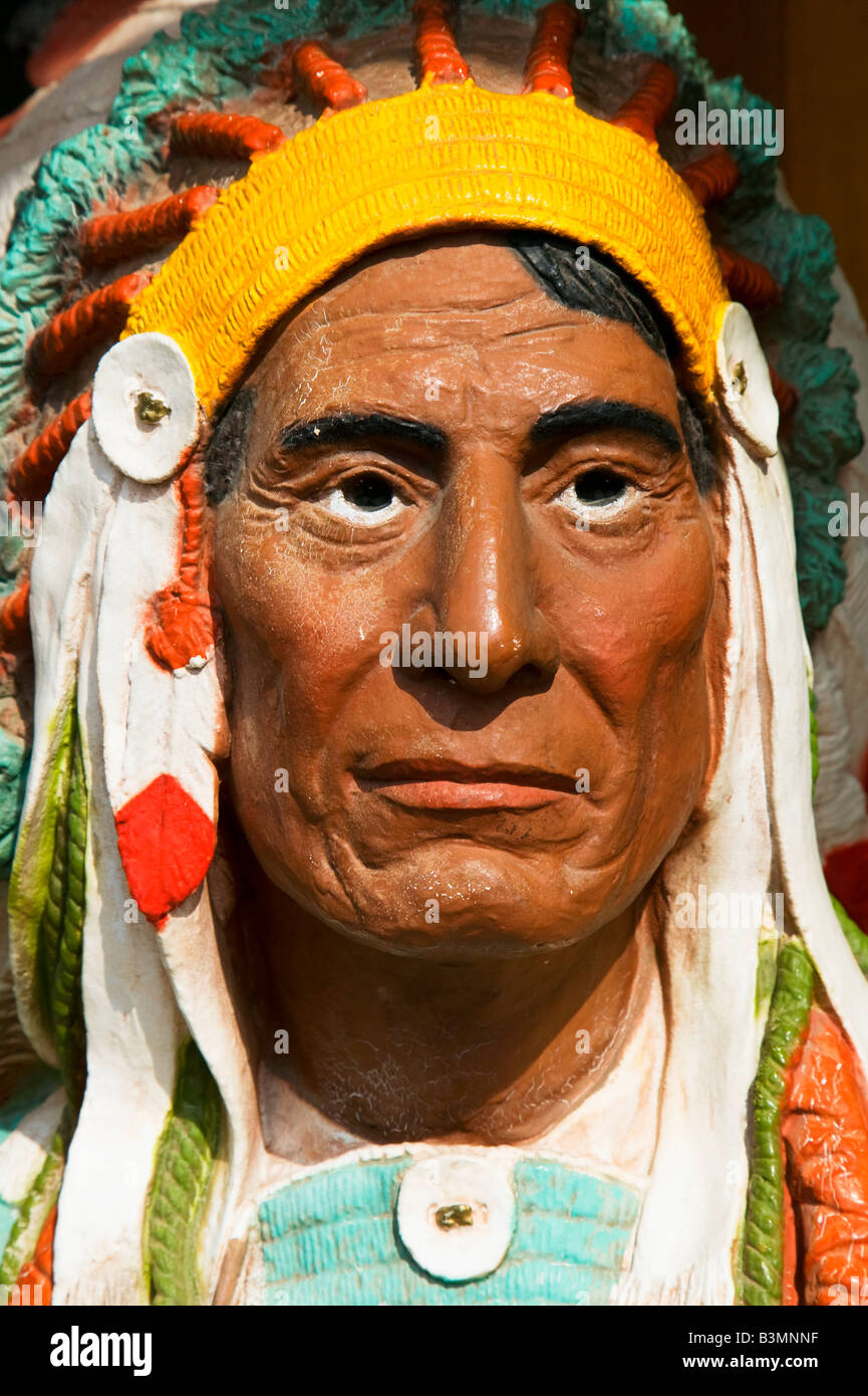 Indian statue red skin hi-res stock photography and images - Alamy