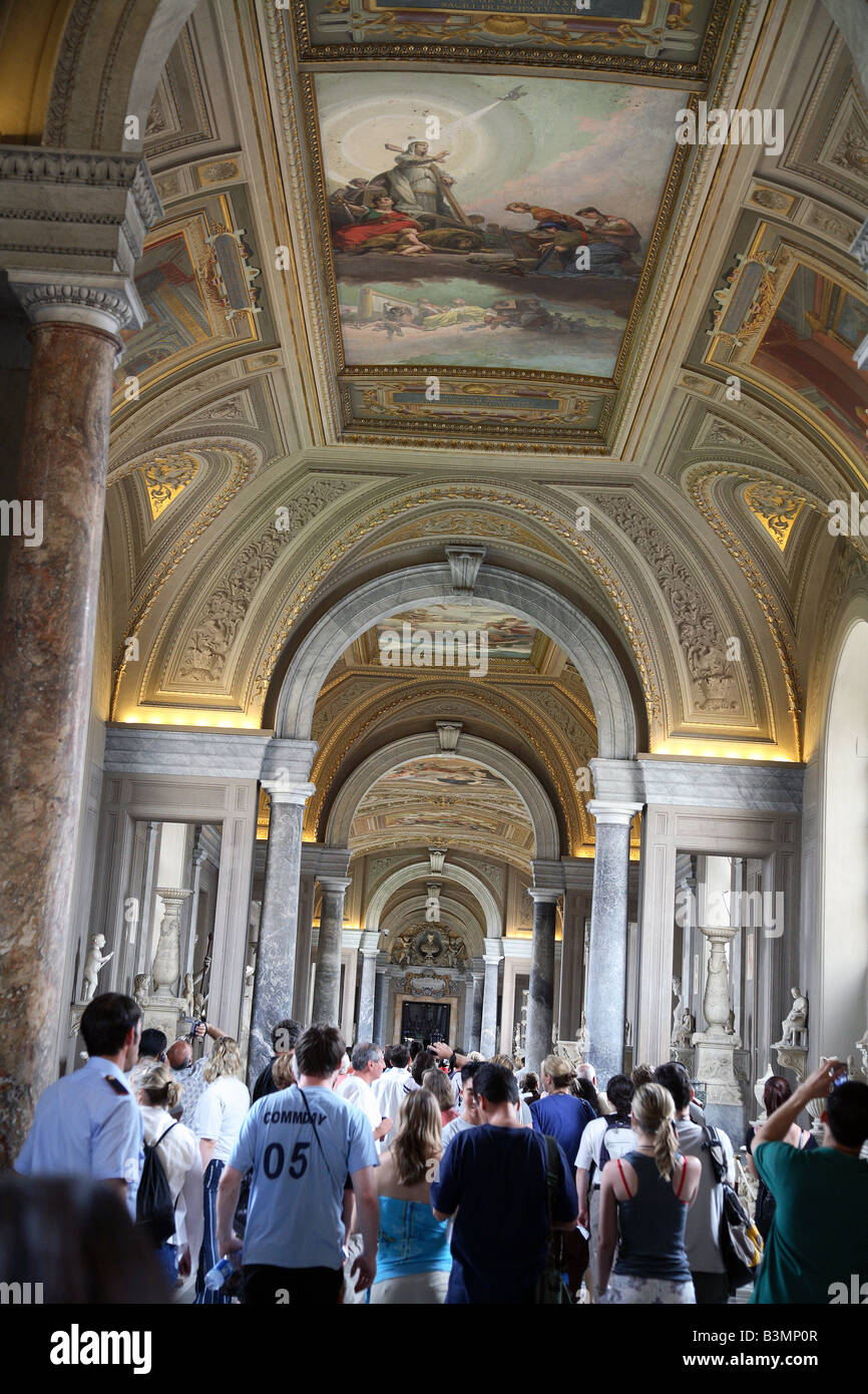 Visitors at museum hi-res stock photography and images - Alamy