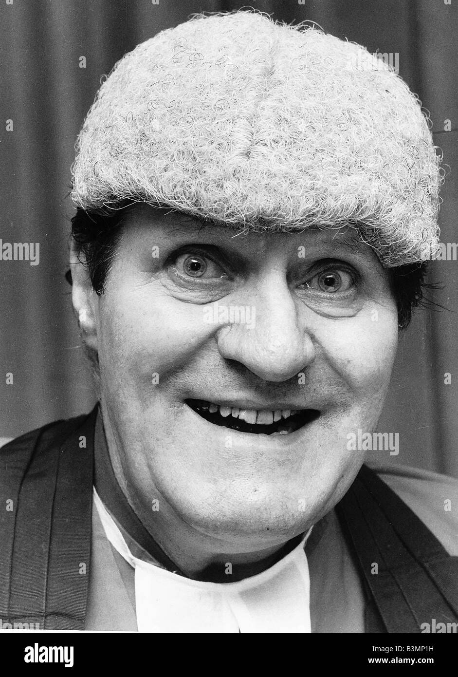 Tommy Cooper Comedian Magician mirrorpix Stock Photo - Alamy