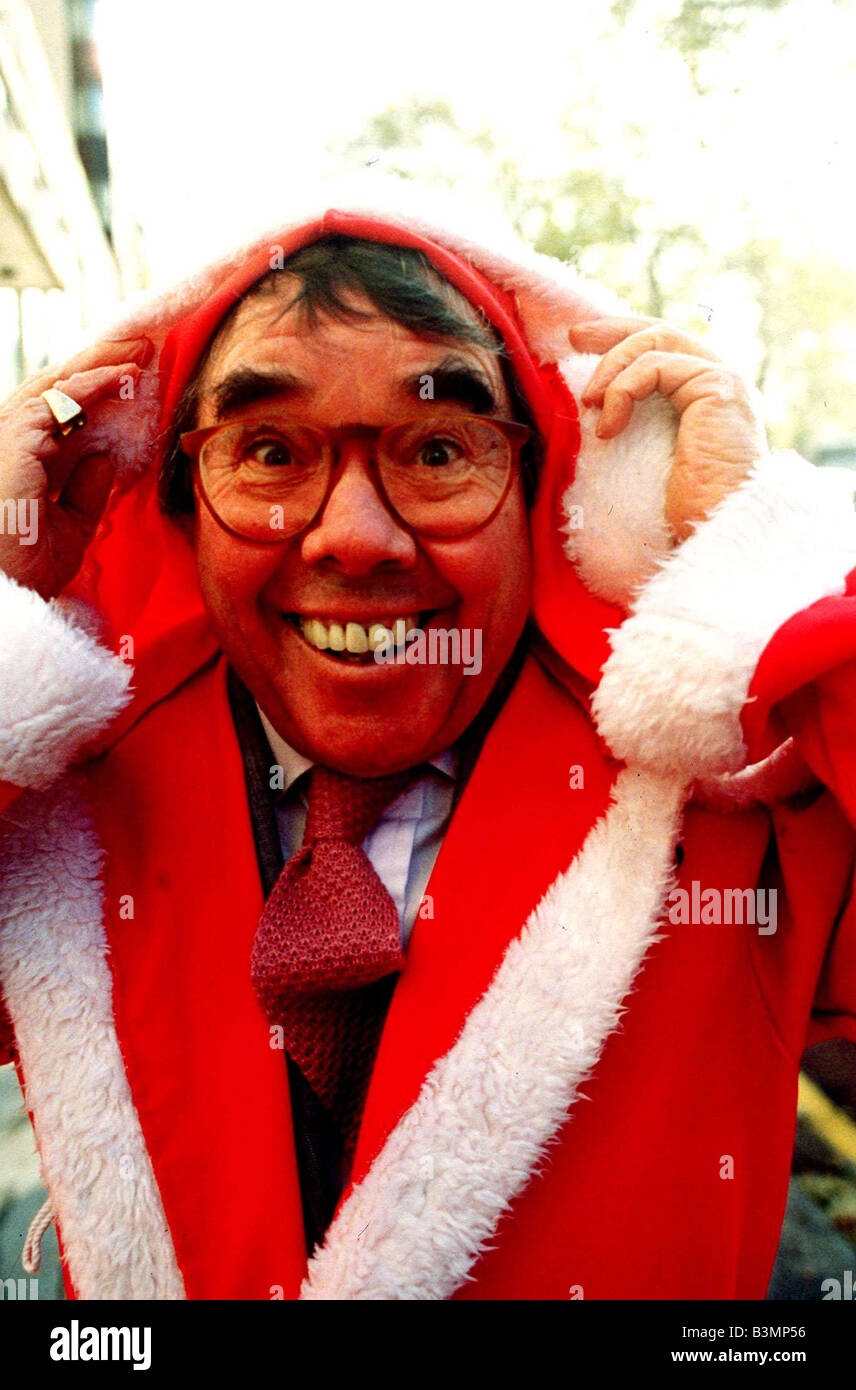 Ronnie Corbett comedian dresses as Father Christmas at a charity ...