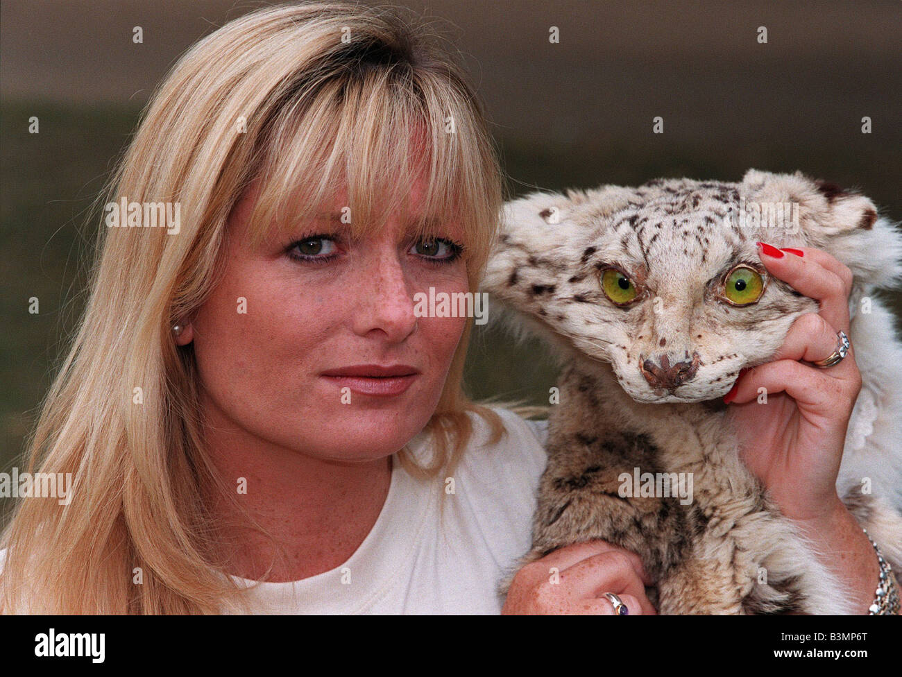 Wildlife presenter tv hi-res stock photography and images - Alamy
