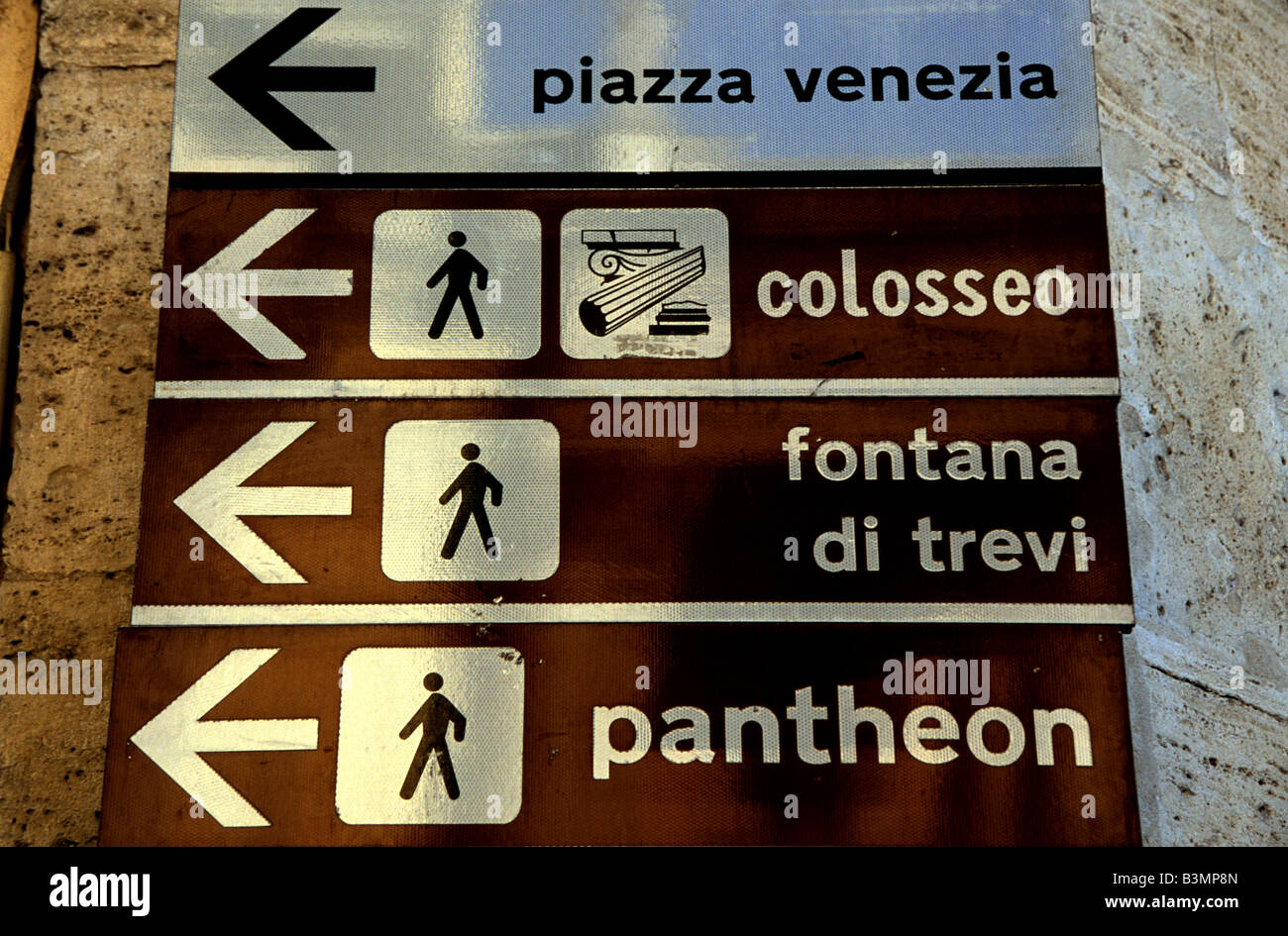 Giving directions pointing map hi-res stock photography and images - Alamy