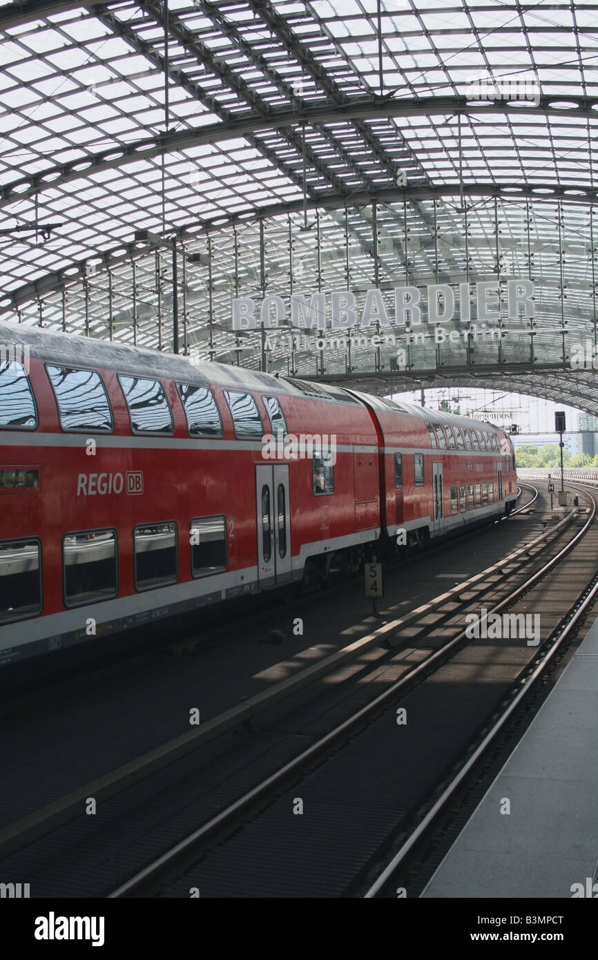 German train on upper level of Hauptbahnhof railway station Berlin ...