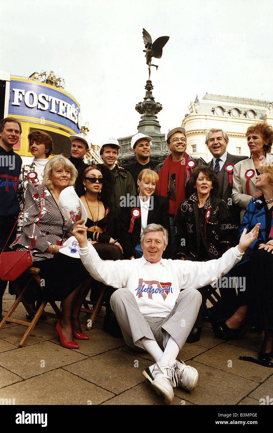 Tv presenter michael aspel hi-res stock photography and images - Alamy