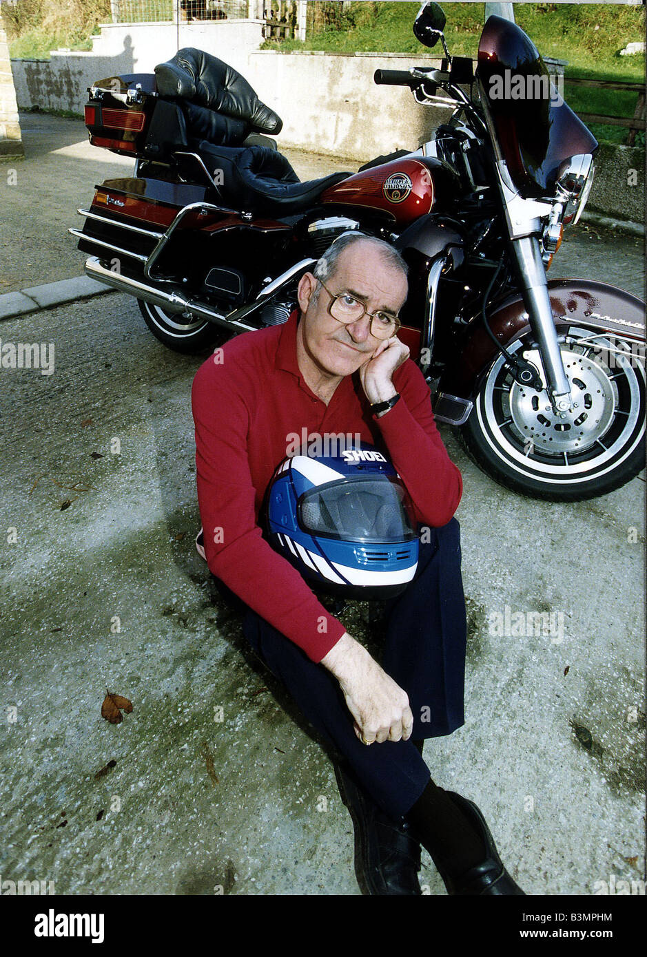 Jim Bowen TV Presenter Bullseye at home Stock Photo - Alamy