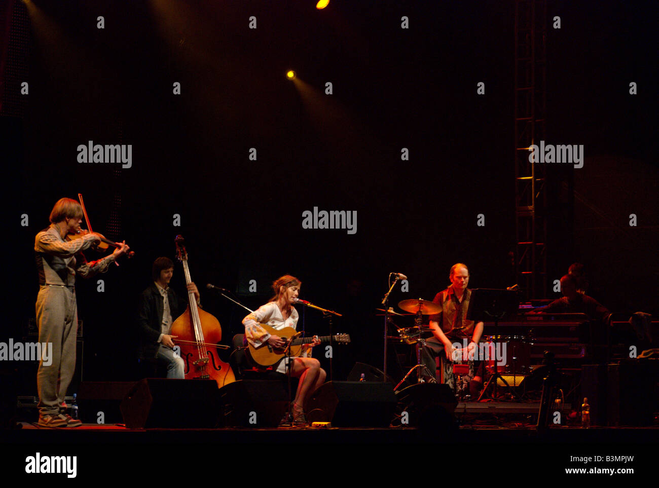 Lou rhodes hi-res stock photography and images - Alamy