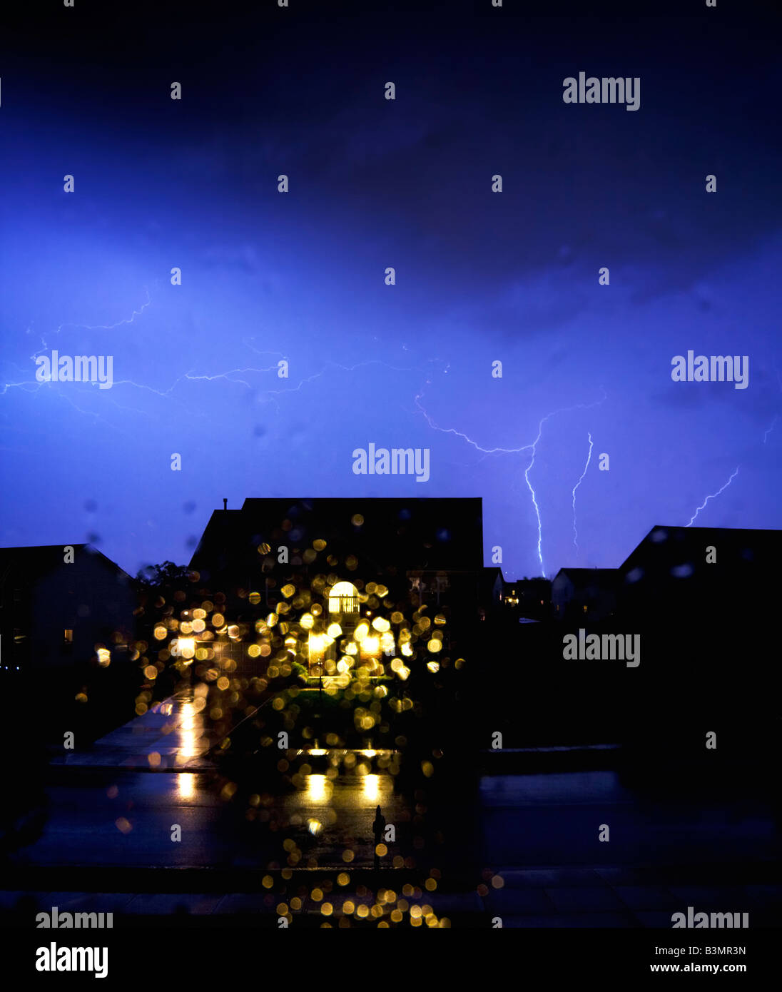 Suburban street at night rain hi-res stock photography and images - Alamy