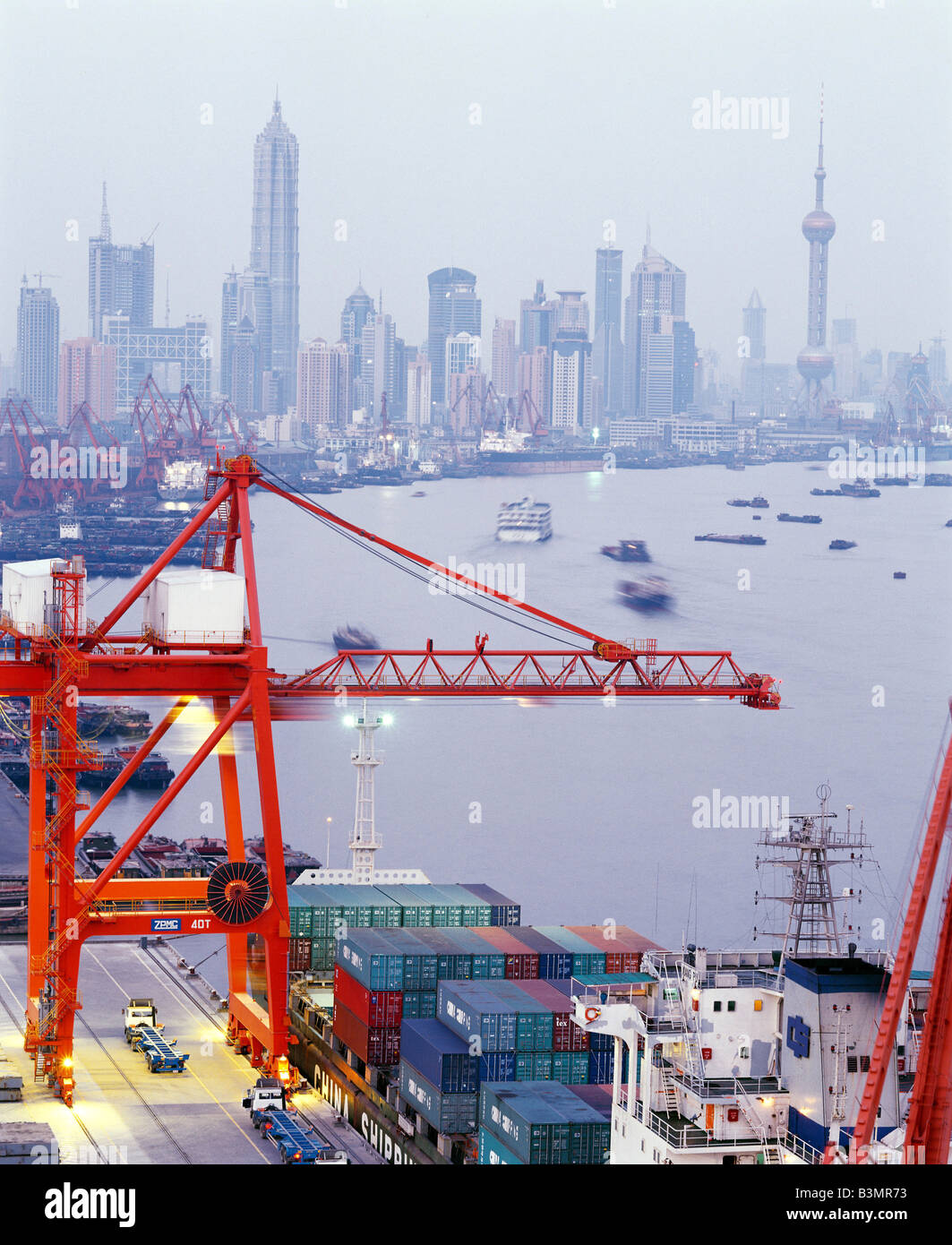 Chinese steel cargo hi-res stock photography and images - Alamy