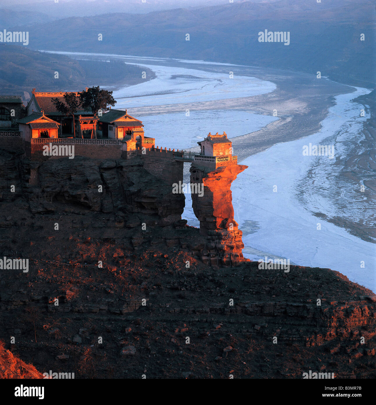 House cave china hi-res stock photography and images - Alamy