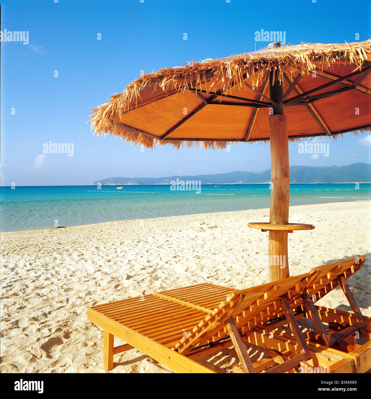 Sea amd beach hi-res stock photography and images - Alamy