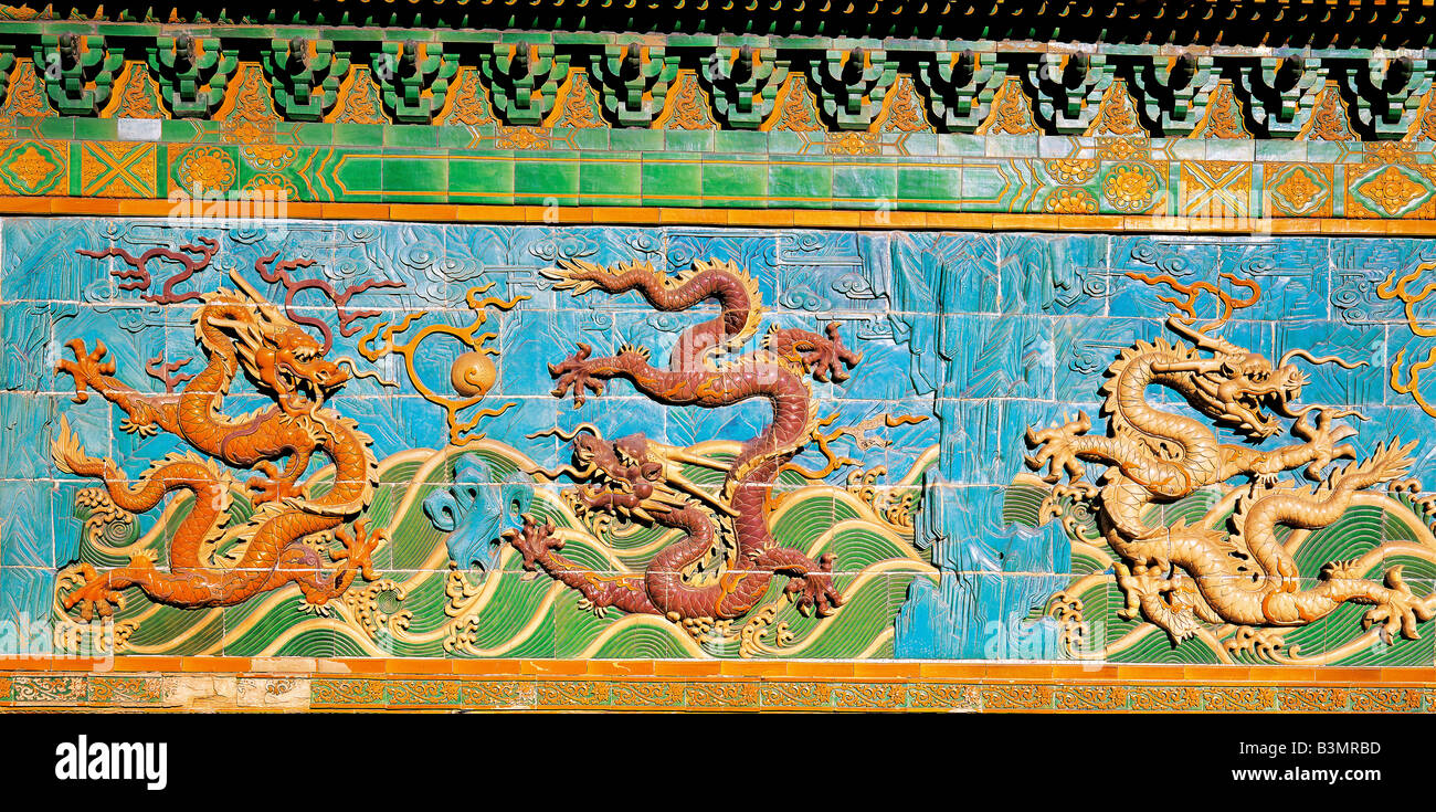 Dragon carving in beihai park hi-res stock photography and images - Alamy