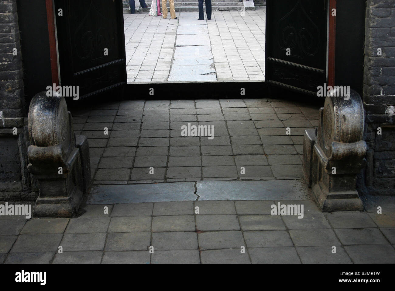 Sculpture Beside The Gate,China Stock Photo - Alamy