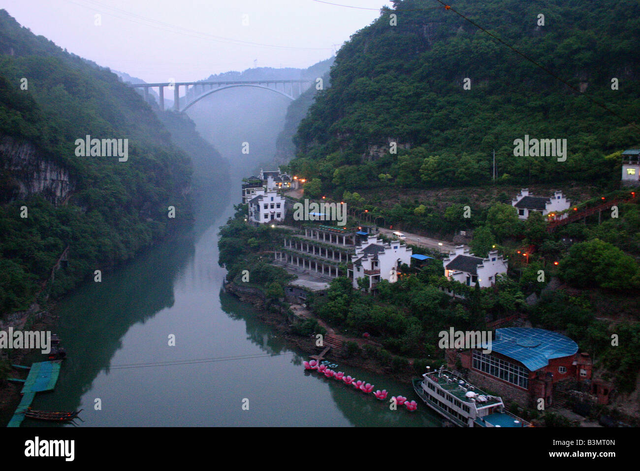 Yichang Bridge China High Resolution Stock Photography and Images - Alamy