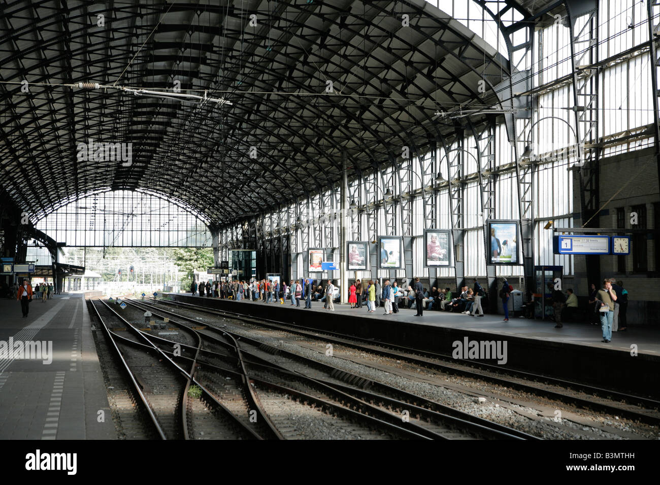 Haarlem station hi-res stock photography and images - Alamy