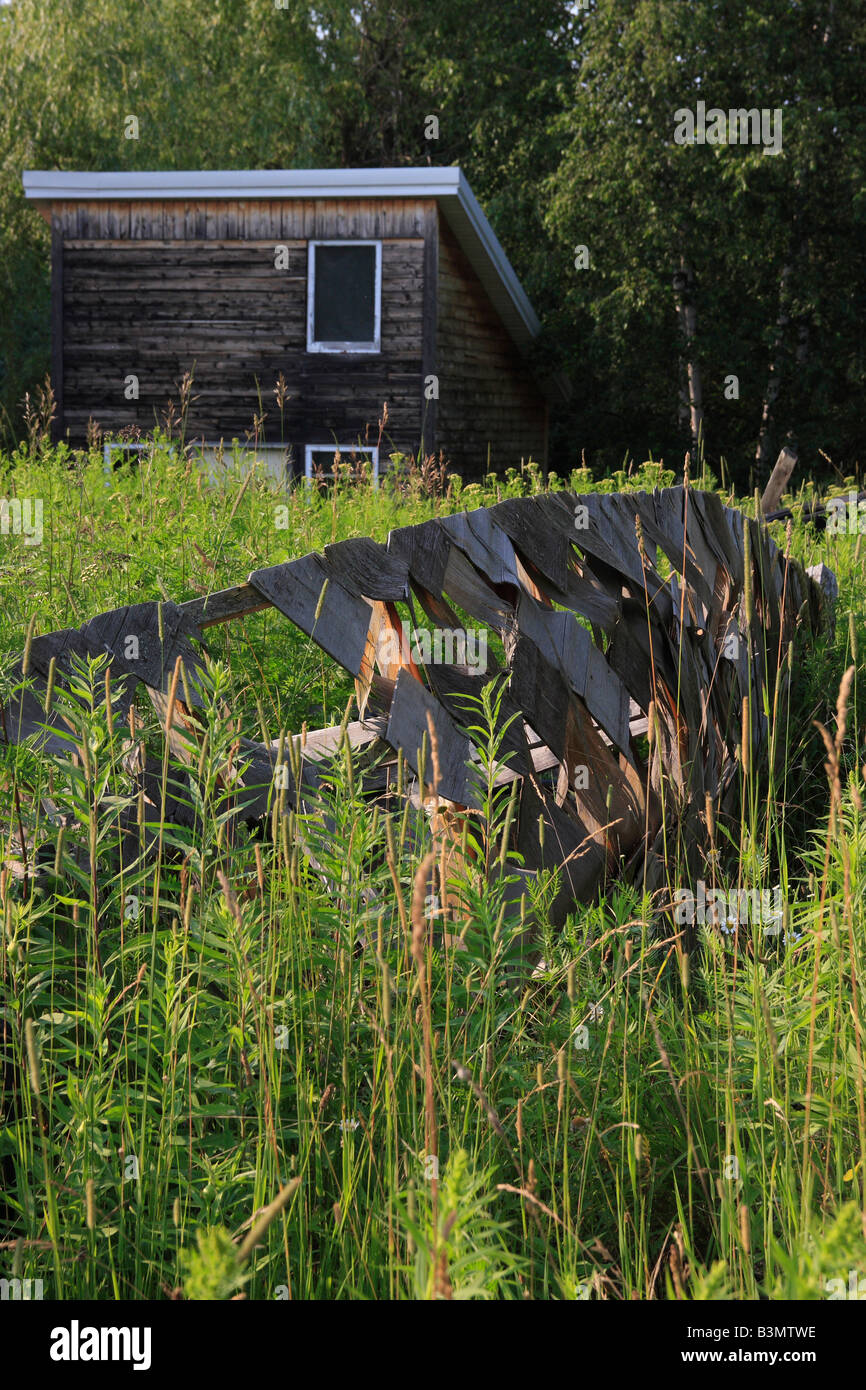 Deserted wooden cabin hi-res stock photography and images - Alamy