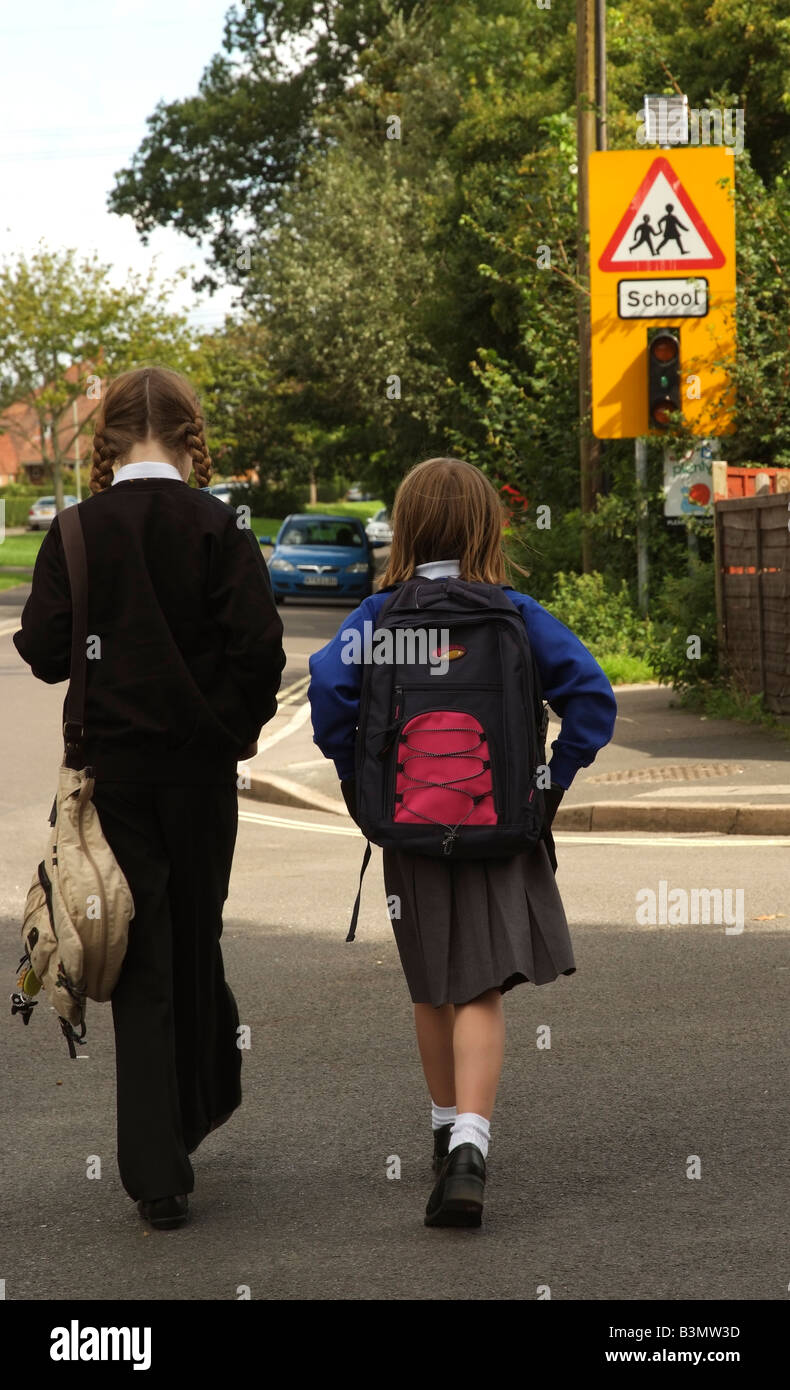 Schoolgirls in uniform hi-res stock photography and images - Alamy