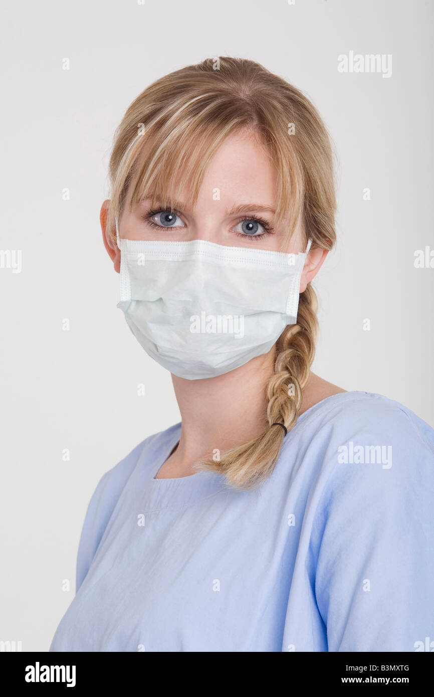 Worker wearing a cloth mask hi-res stock photography and images - Alamy