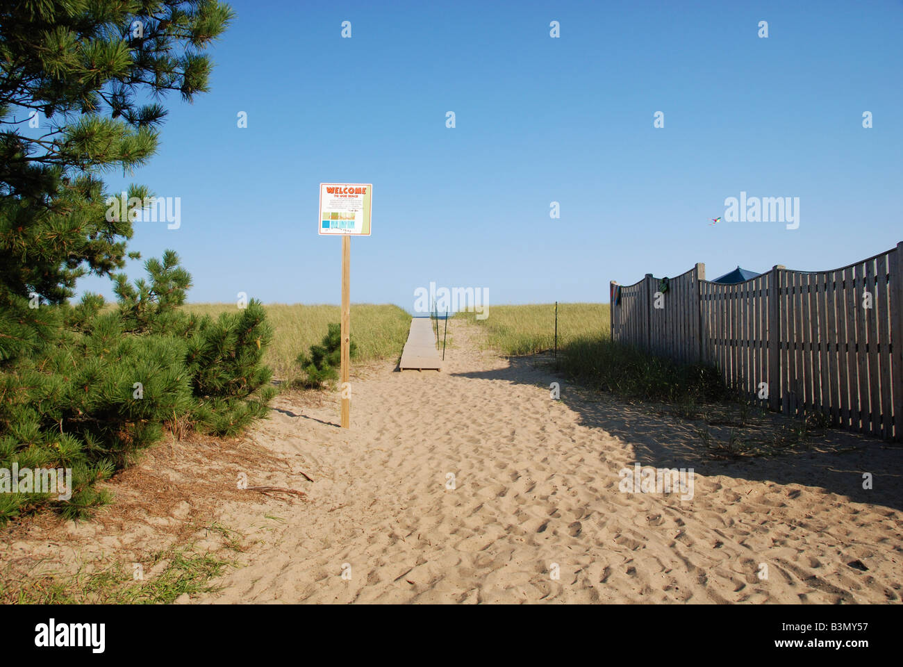 Beach footpath hi-res stock photography and images - Alamy