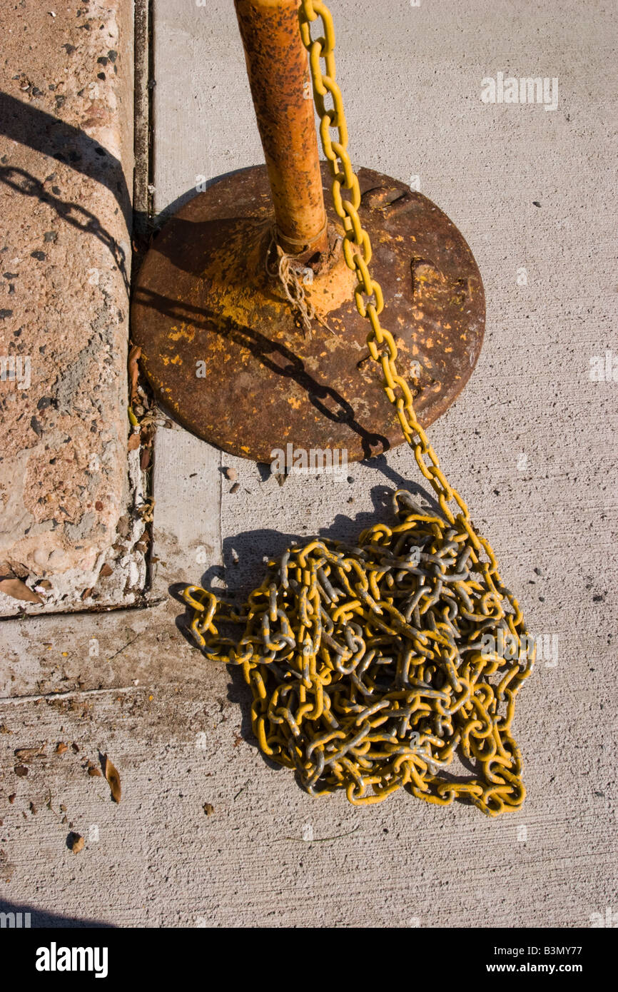 Chain pile hi-res stock photography and images - Alamy