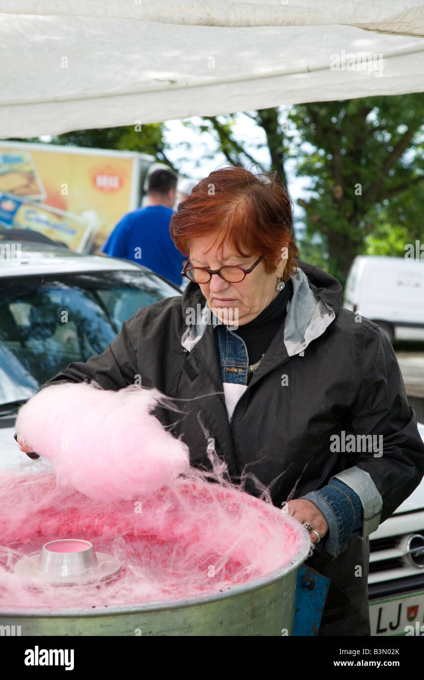 Making candy floss hi-res stock photography and images - Alamy