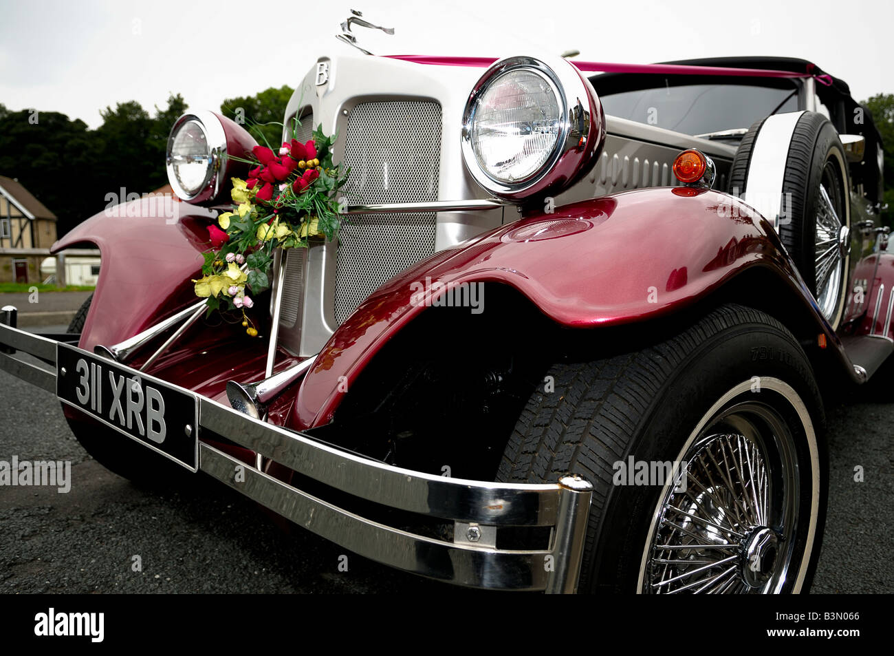 Bridal wedding car Stock Photo - Alamy
