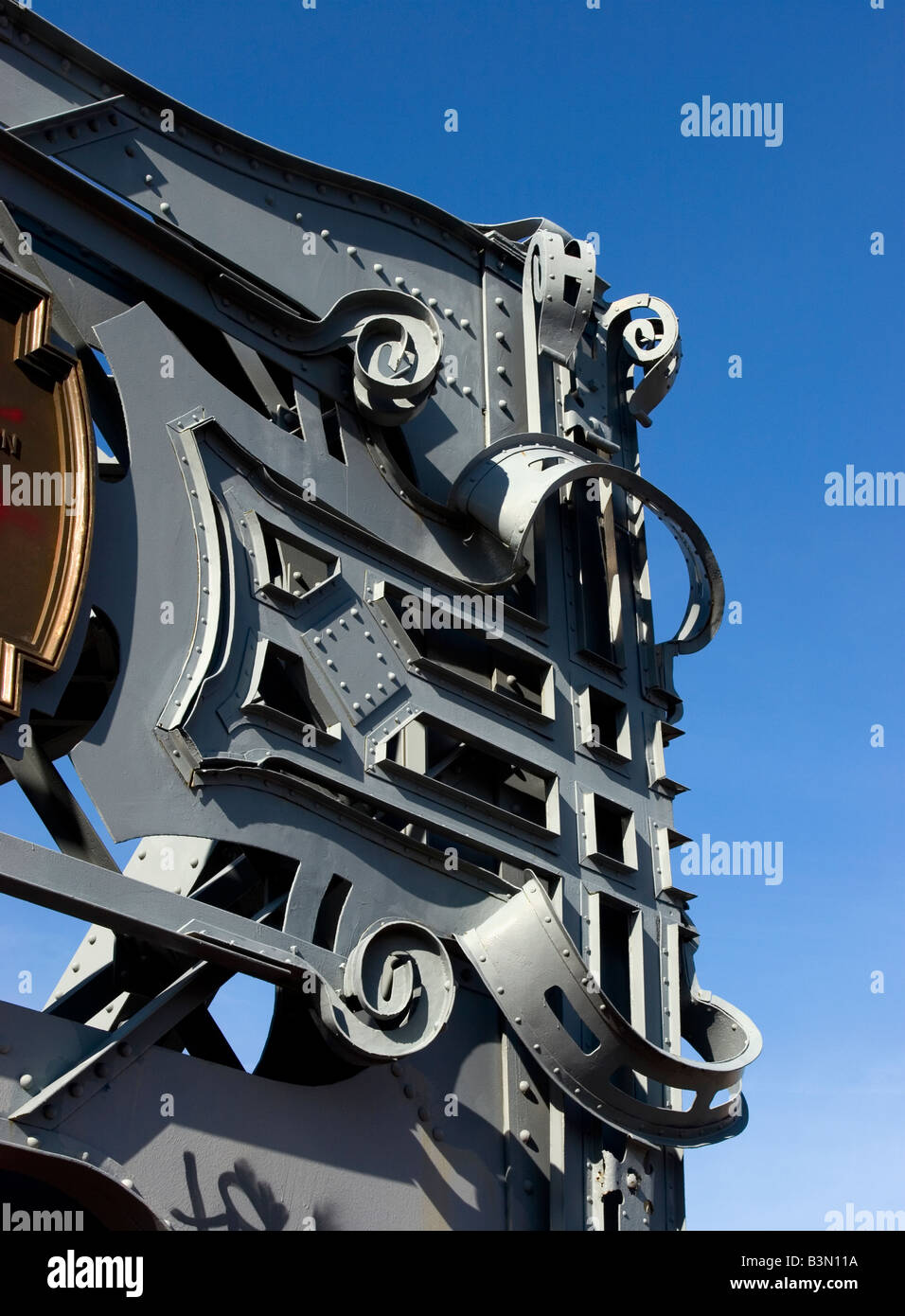Williamsburg bridge path hi-res stock photography and images - Alamy