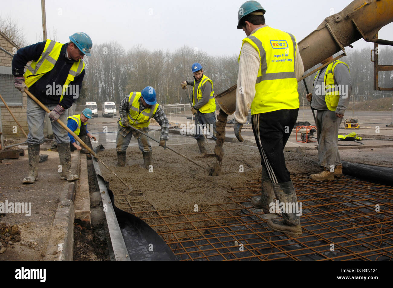 Laying concrete hi-res stock photography and images - Alamy