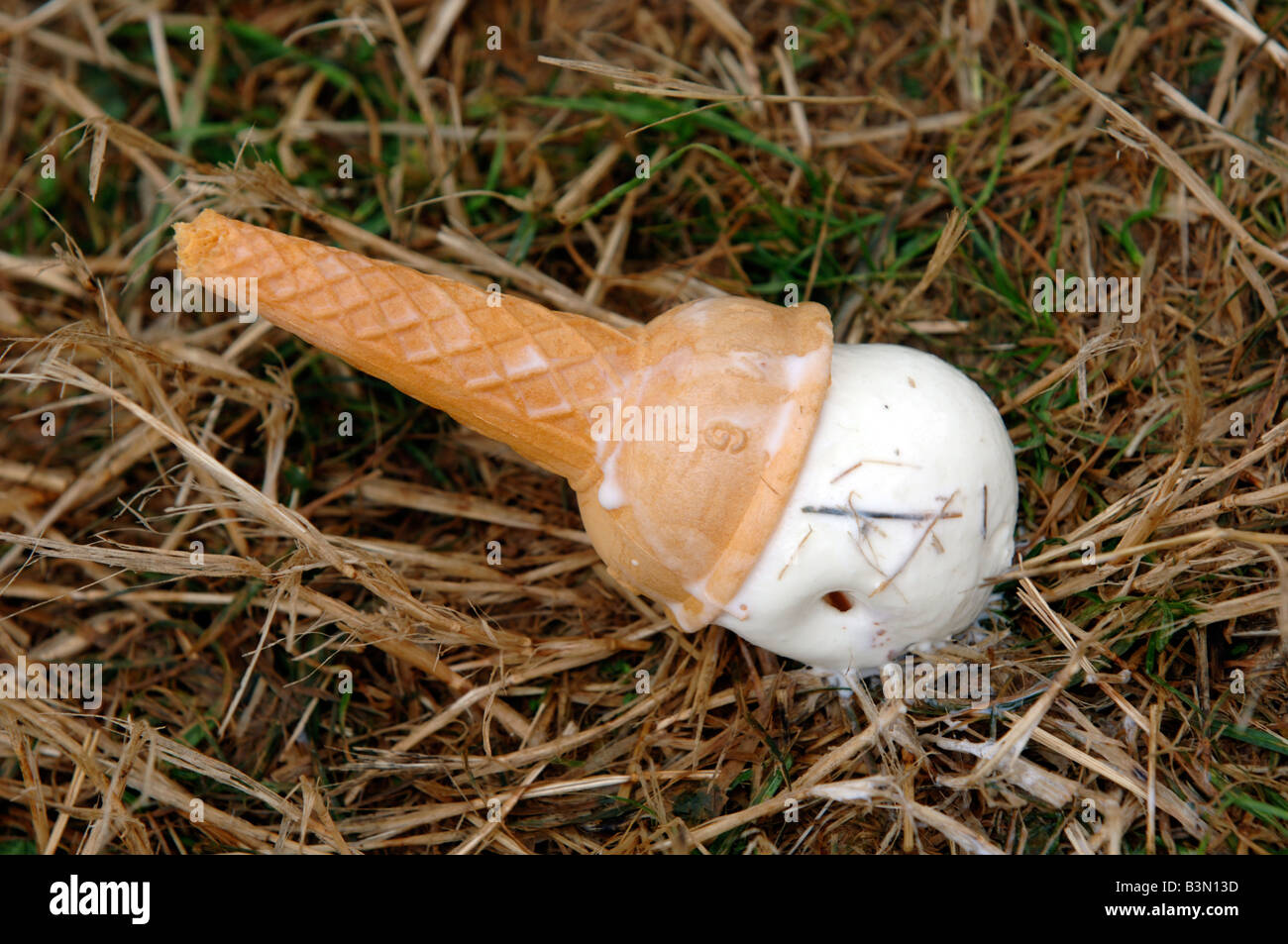 Dropped ice cream hi-res stock photography and images - Alamy