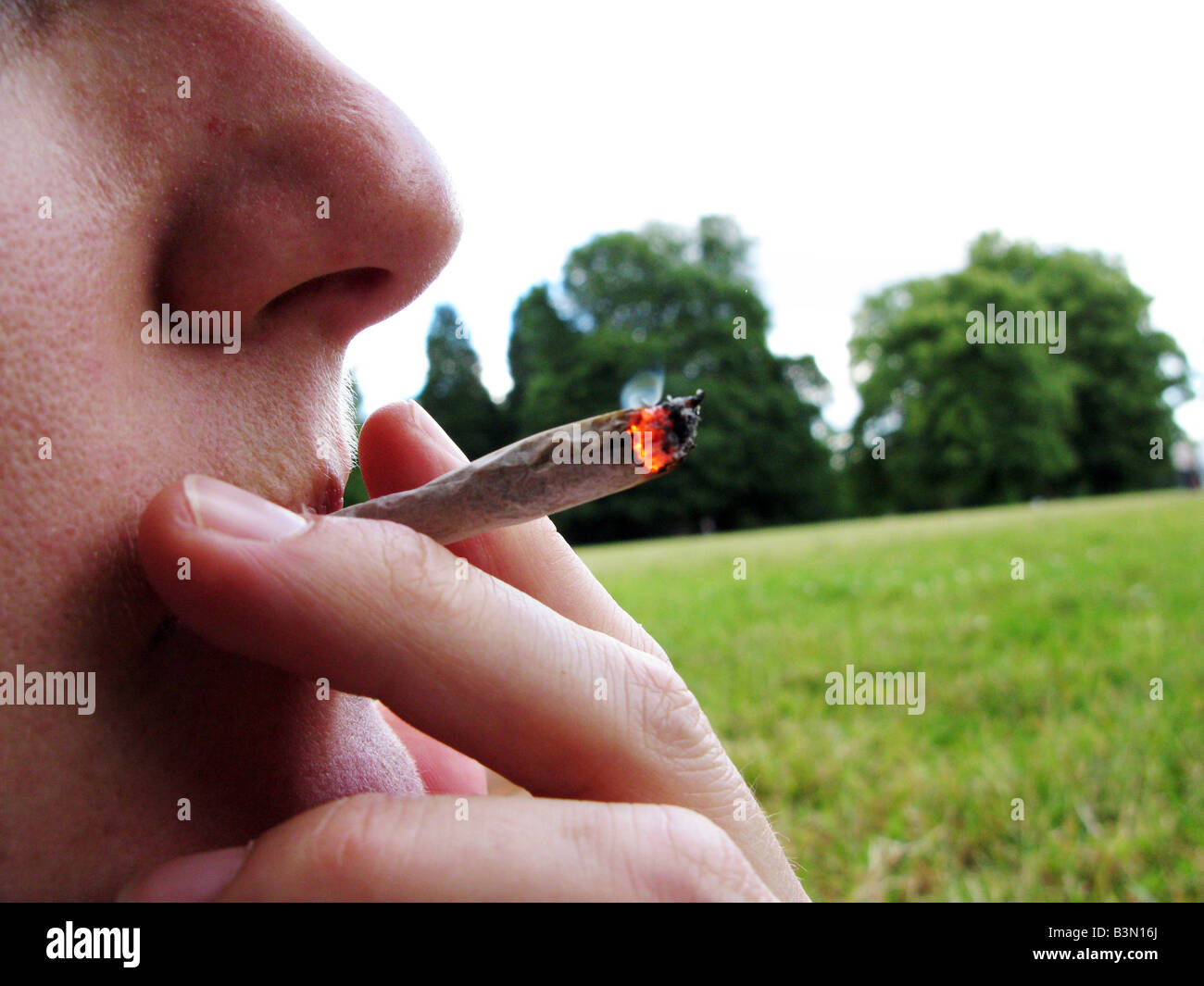 Woman smoking hand rolled cigarette hi-res stock photography and images ...