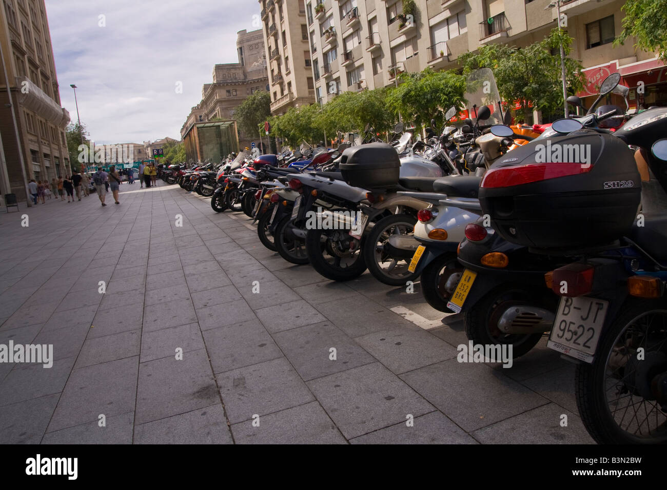 Barcelona moped hi-res stock photography and images - Alamy