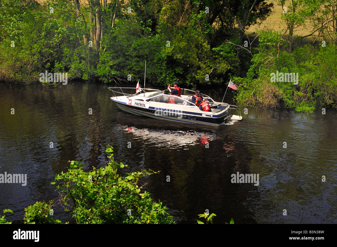 A Coast Guard Auxiliary patrol boat prowls the Dismal Swamp Canal Stock ...