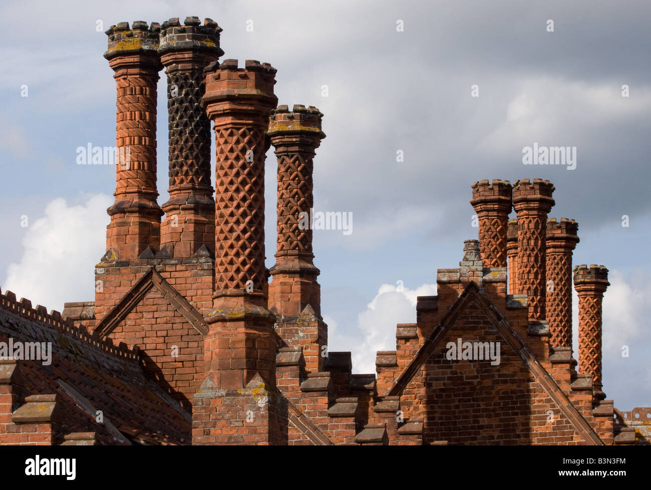 Tudor chimney pot hi-res stock photography and images - Alamy