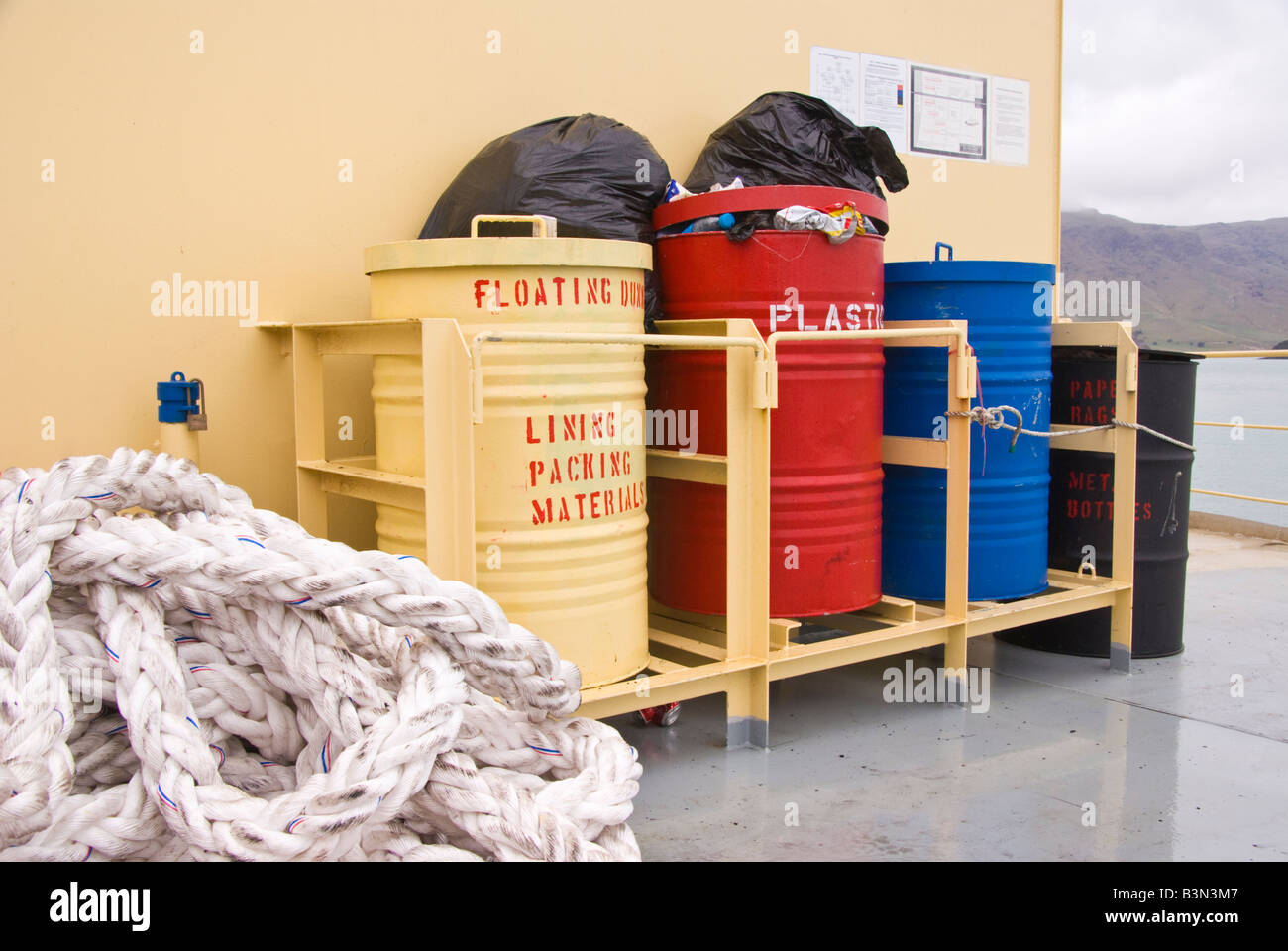 Trash ship hi-res stock photography and images - Alamy