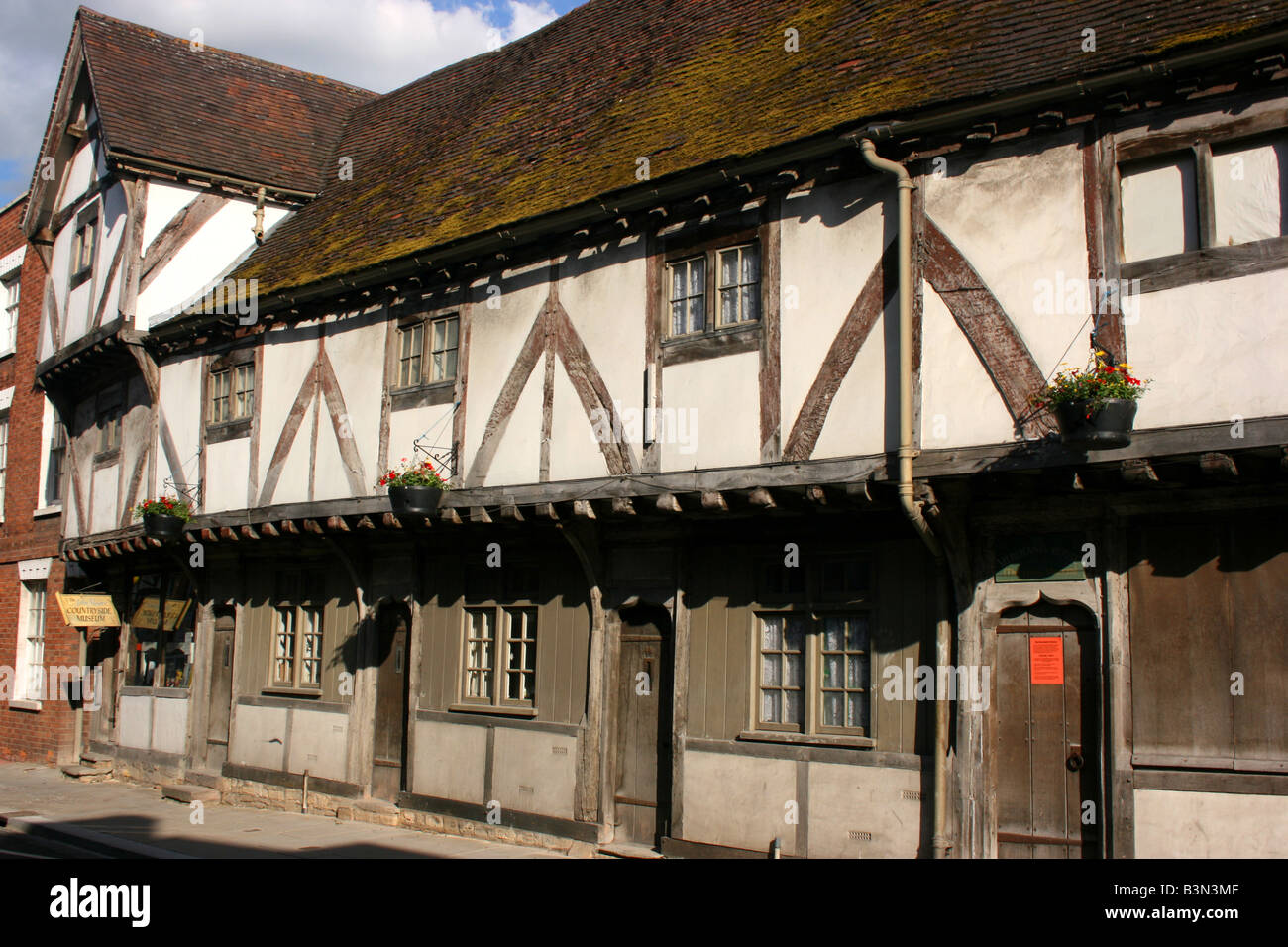 Pretty medieval cottages in Church Street, Tewkesbury, Gloucestershire ...